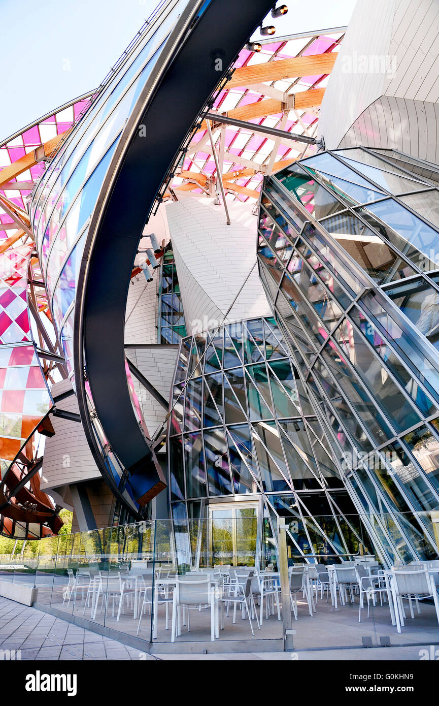 Observatory of Light by Daniel Buren on the Louis Vuitton Fondation by ...