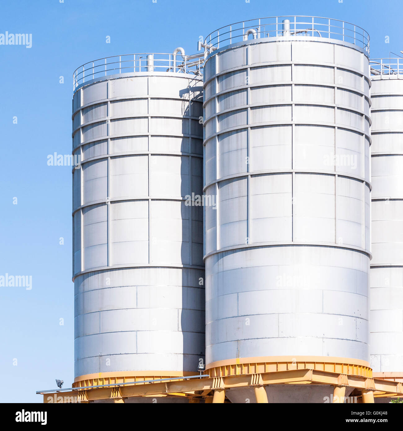 Detail of chemical plant, silos and pipes Stock Photo - Alamy