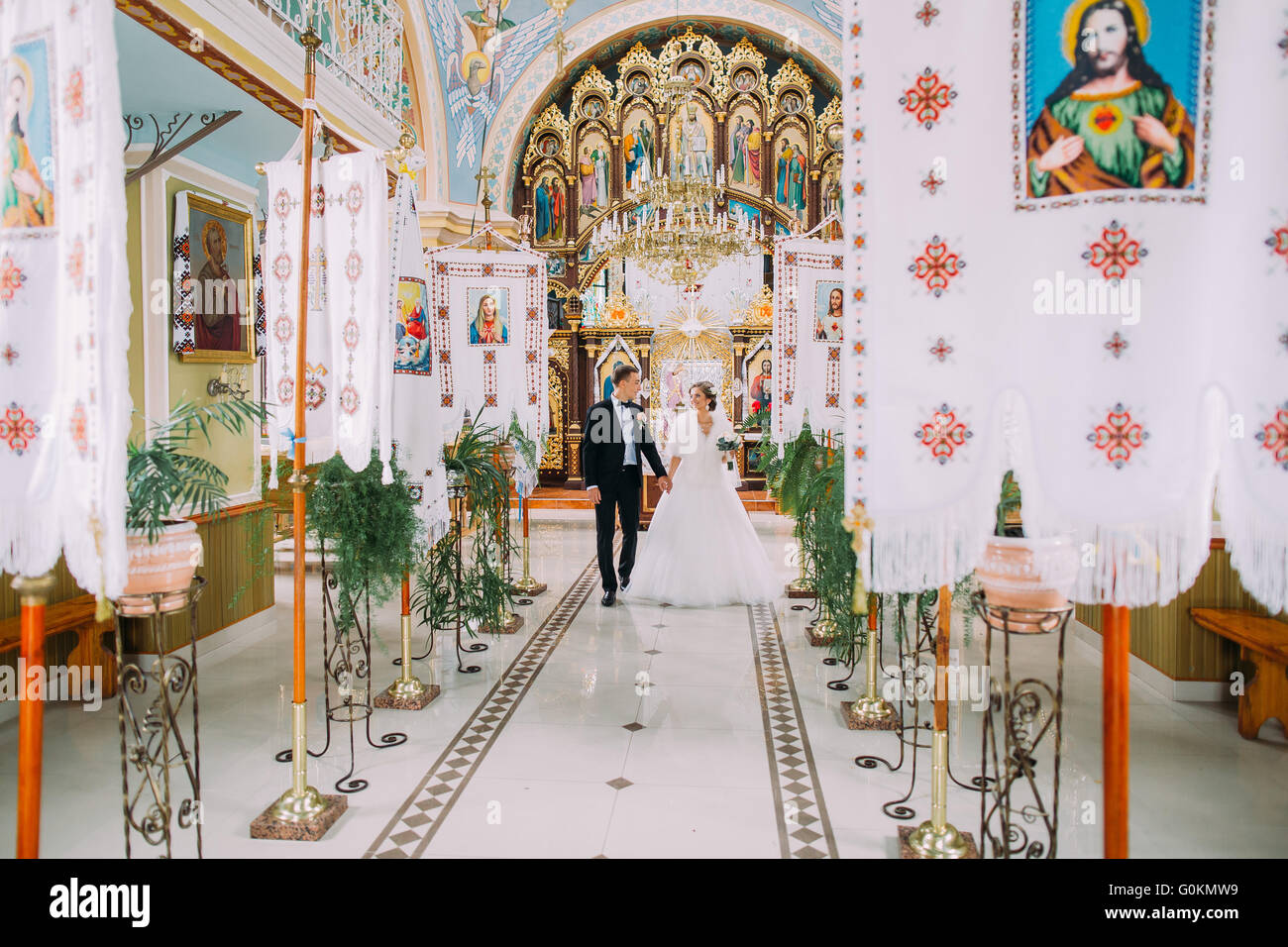 Wedding walking out church hi-res stock photography and images - Alamy