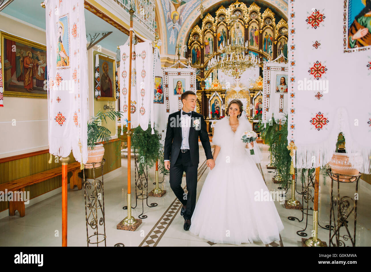 Wedding walking out church hi-res stock photography and images - Alamy
