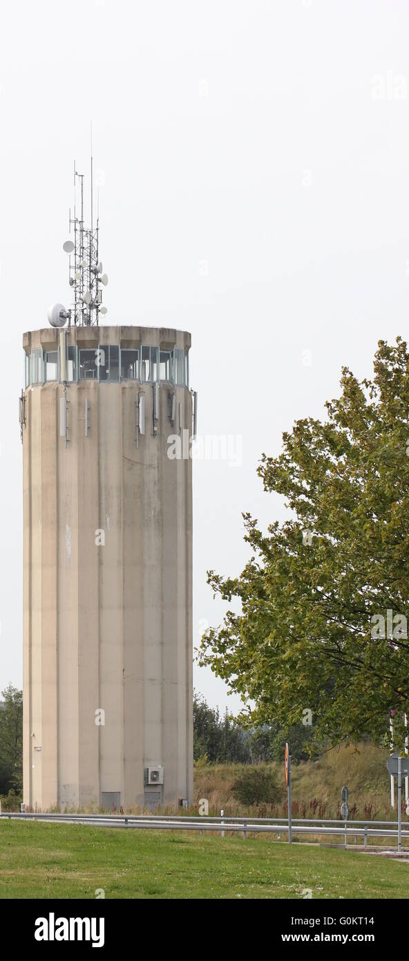 Telecommunication concrete tower antennas hi-res stock photography and ...