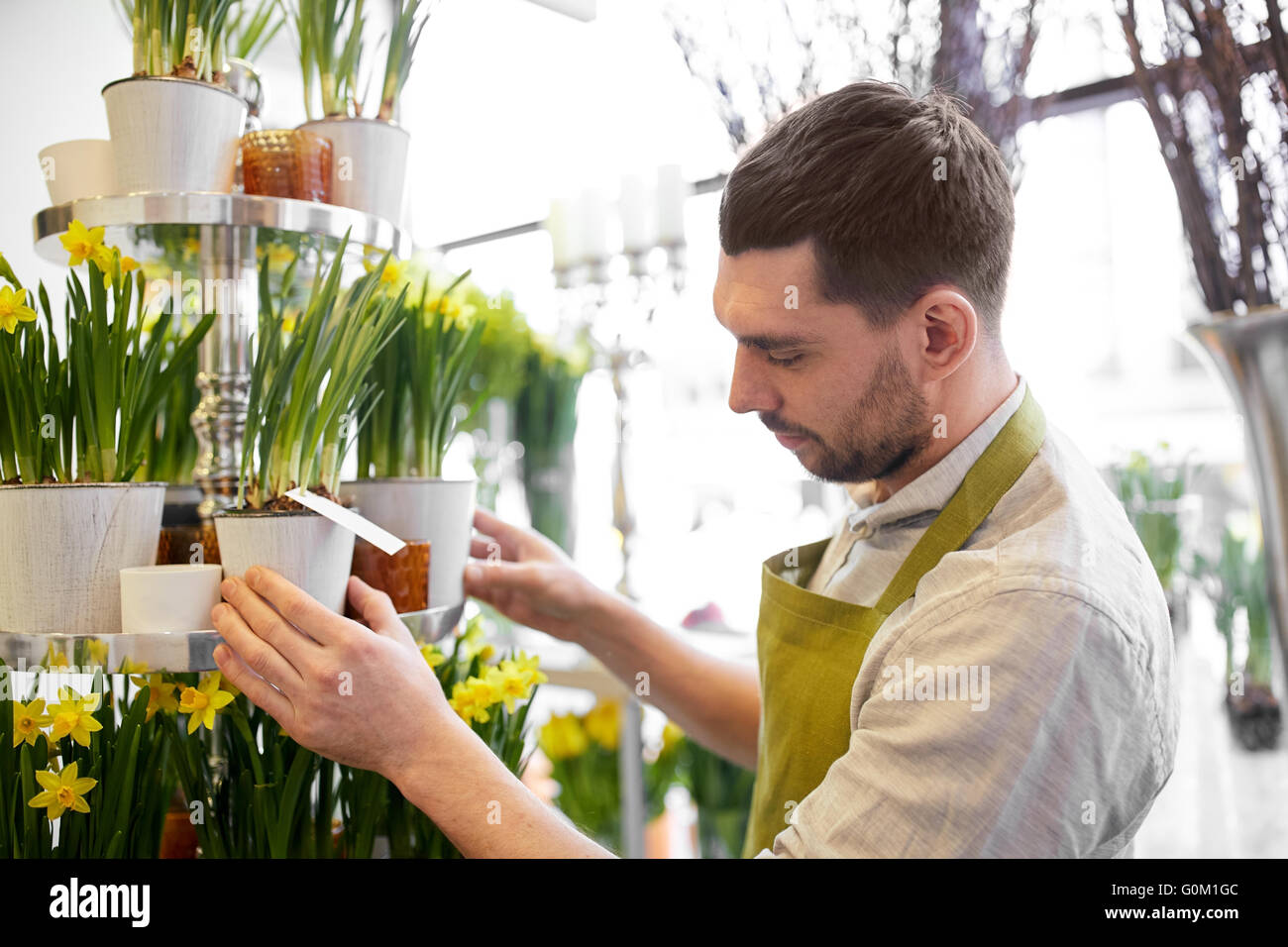 florist man setting flowers at flower shop Stock Photo - Alamy