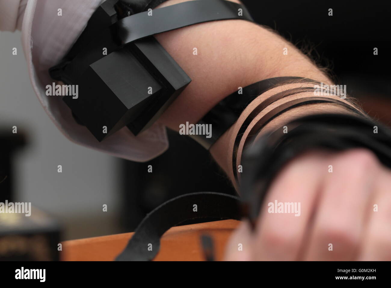 Rabbi blowing shofar hi-res stock photography and images - Alamy
