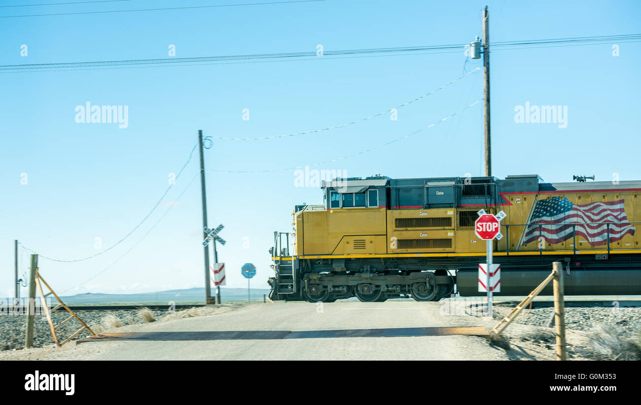 Train at railroad crossing hi-res stock photography and images - Alamy
