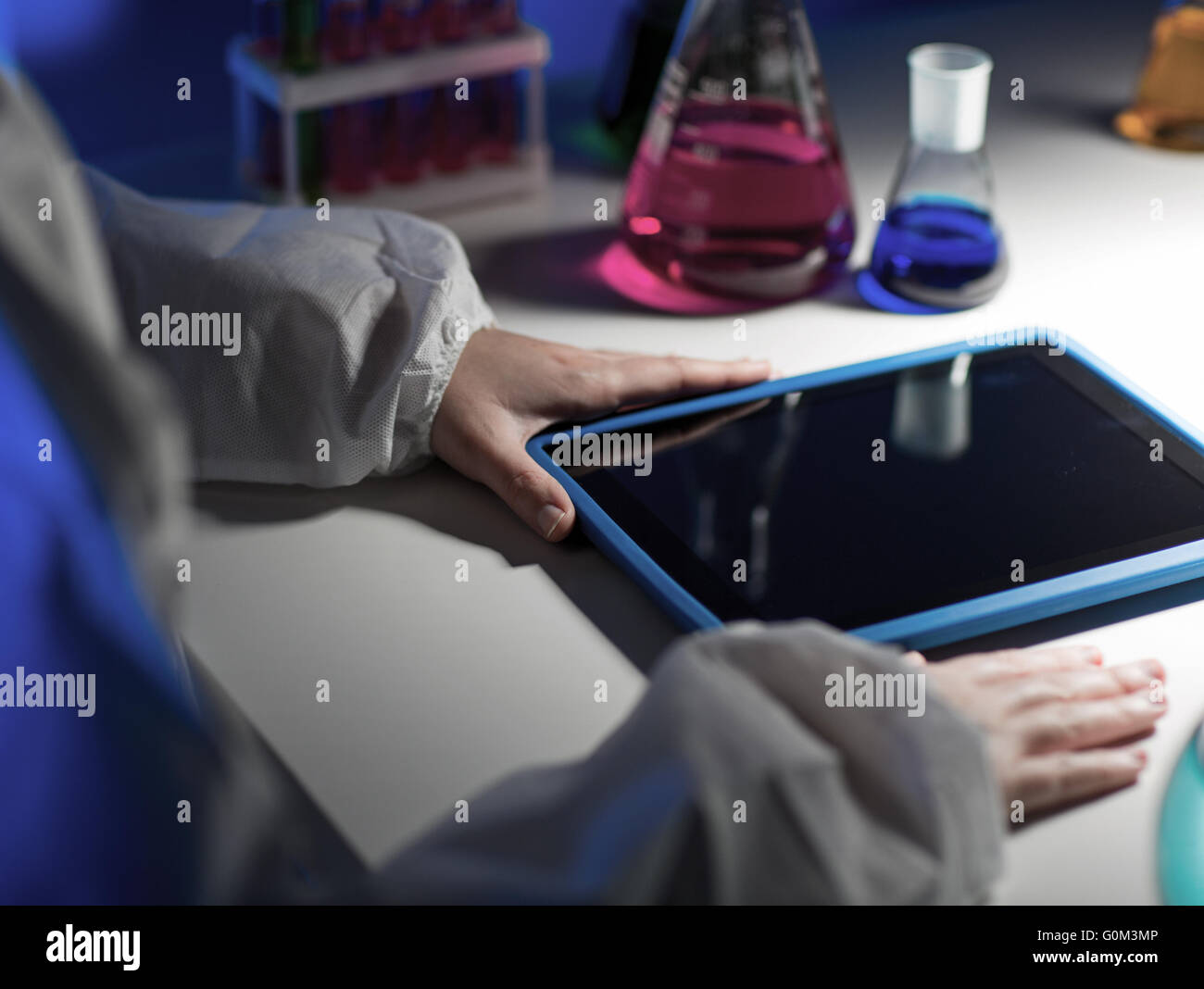 Scientist test tubes connection hi-res stock photography and images - Alamy