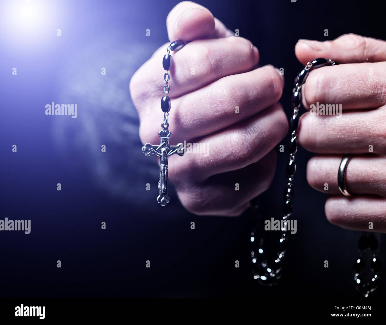 closeup image of hands and rosary Stock Photo - Alamy