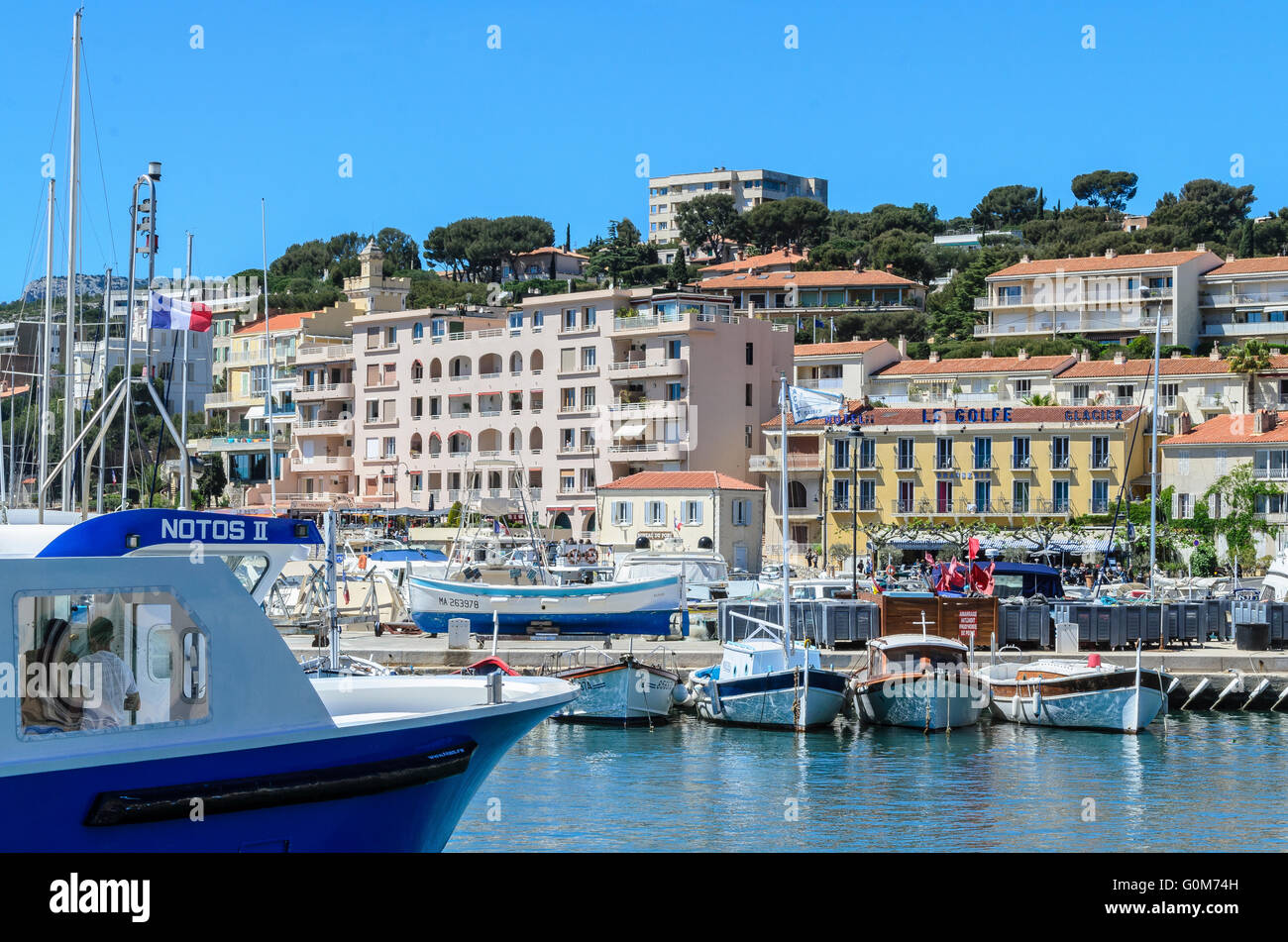 PORT DE CASSIS ET SES BATEAUX, CASSIS, BDR FRANCE 13 Stock Photo - Alamy