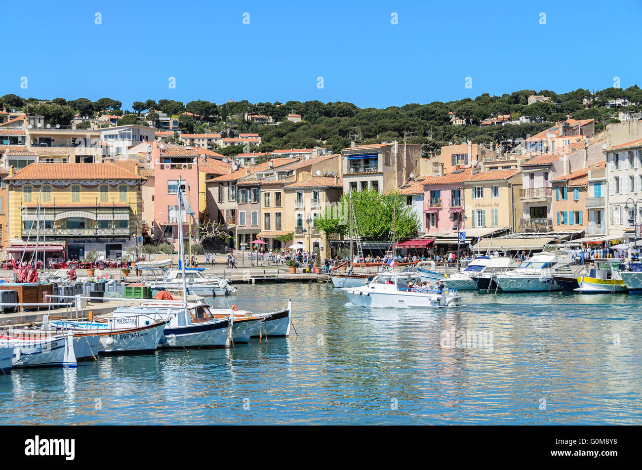 PORT DE CASSIS ET SES BATEAUX, CASSIS, BDR FRANCE 13 Stock Photo - Alamy