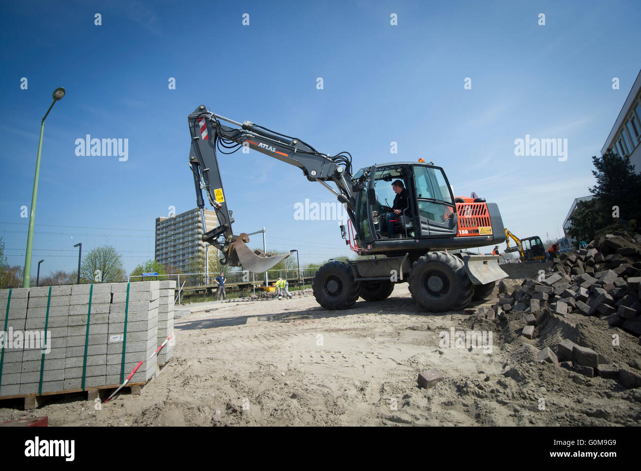 Excavator shoveling bricks Stock Photo - Alamy