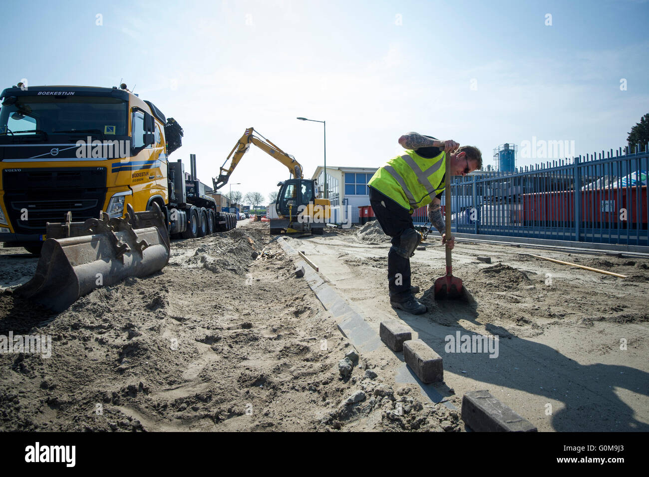 Digging a dirt hi-res stock photography and images - Alamy