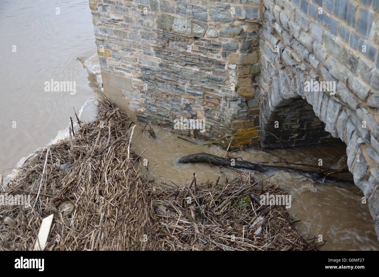 River flood debris bridge hi-res stock photography and images - Alamy