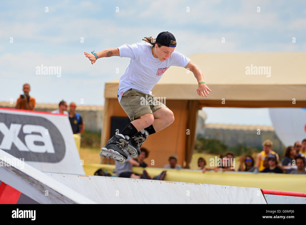Inline skating freestyle hi-res stock photography and images - Alamy