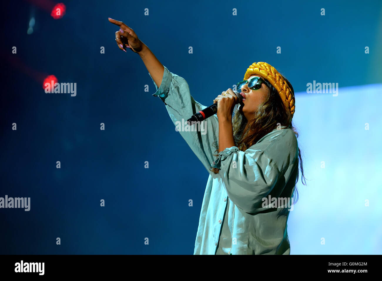 Rapping hi-res stock photography and images - Alamy