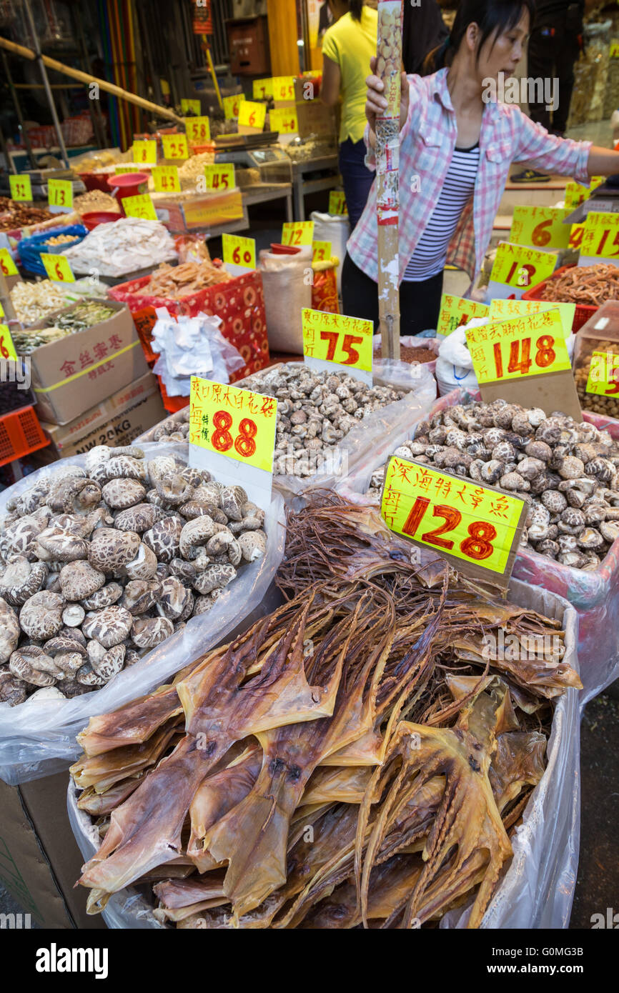 Tai po market hi-res stock photography and images - Alamy