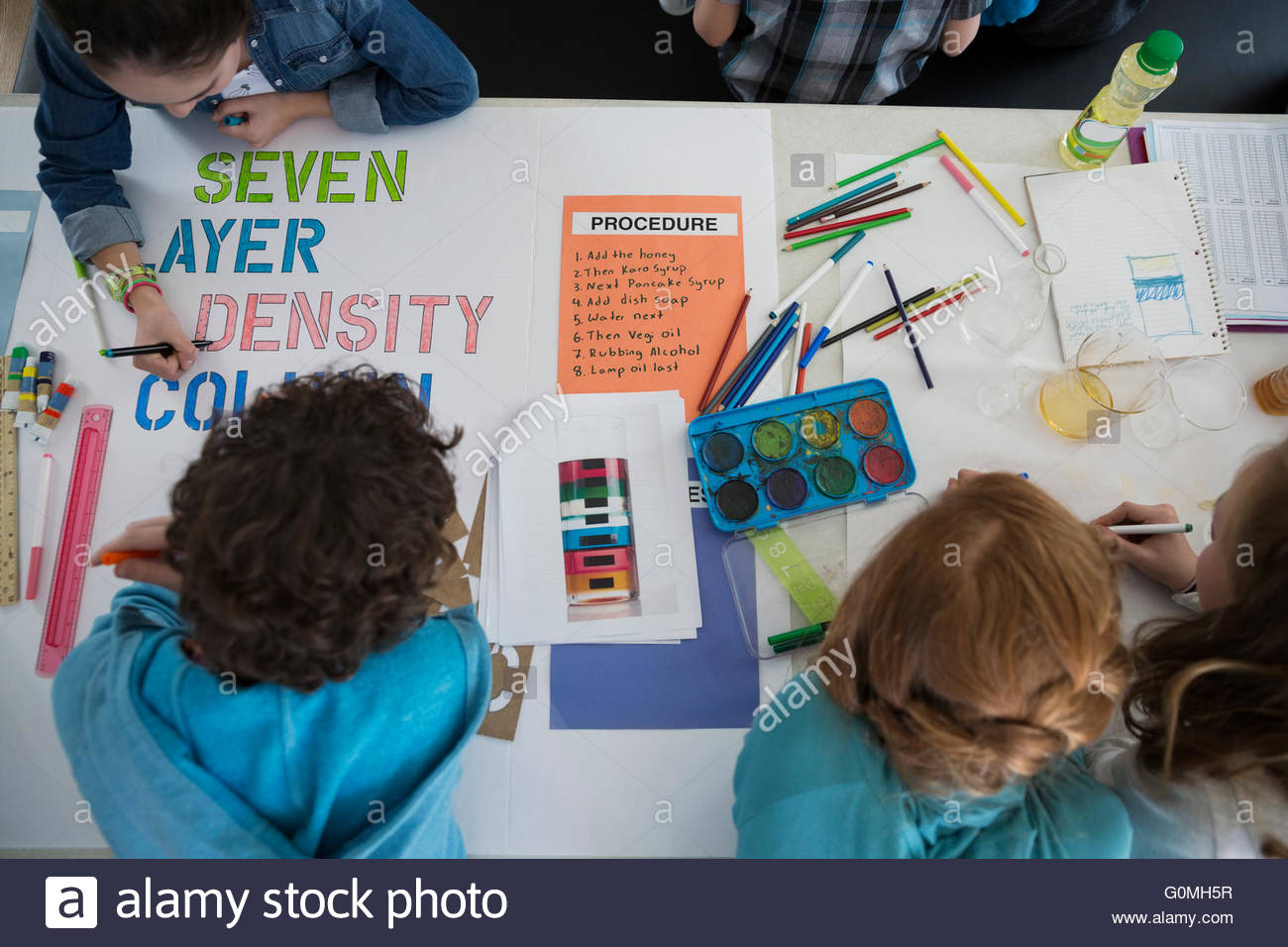 Preparing for high five hi-res stock photography and images - Alamy
