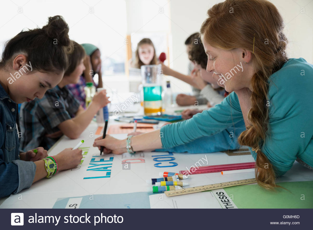 Girls coloring hi-res stock photography and images - Alamy