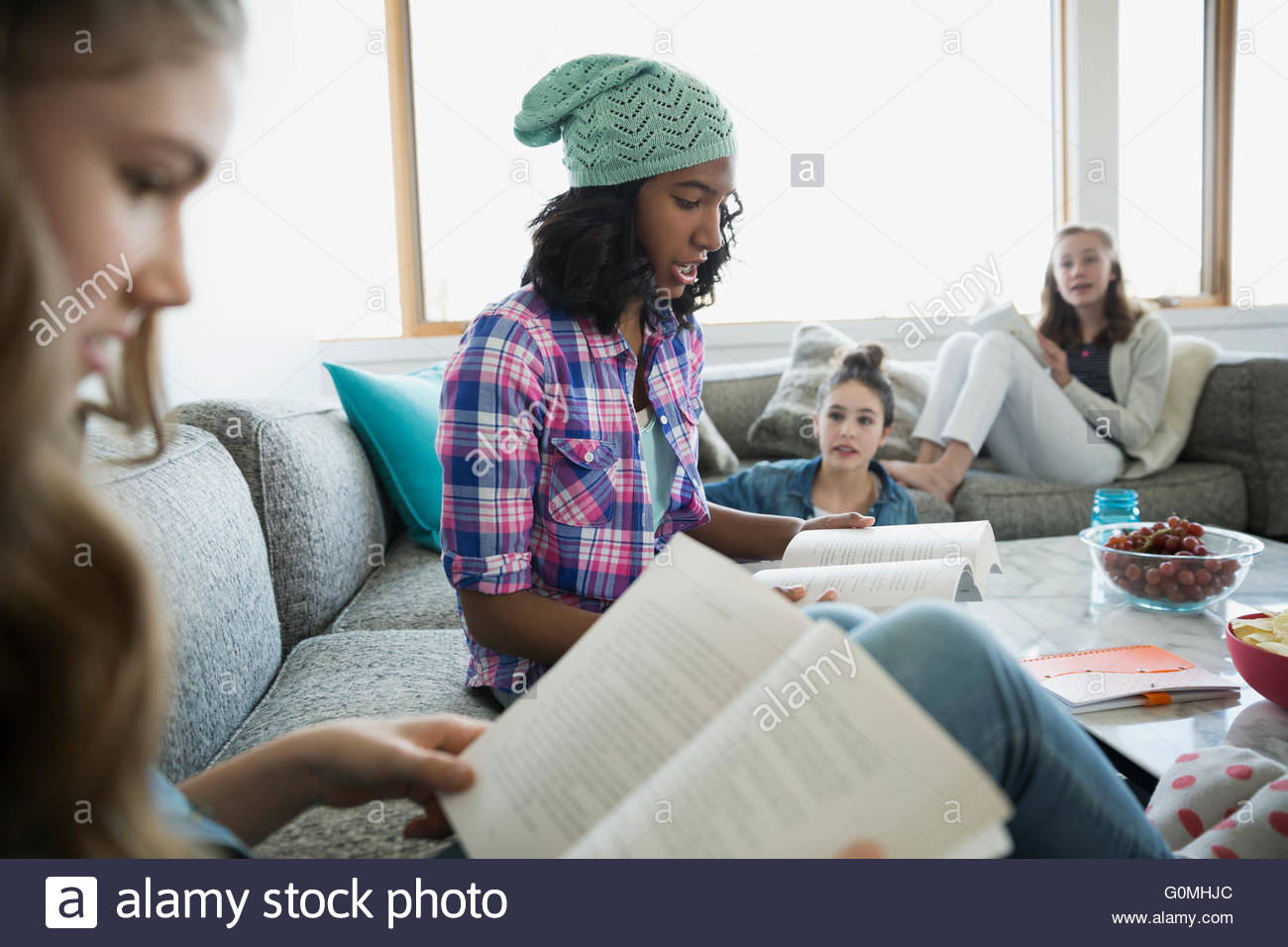 Indian girls learning hi-res stock photography and images - Alamy