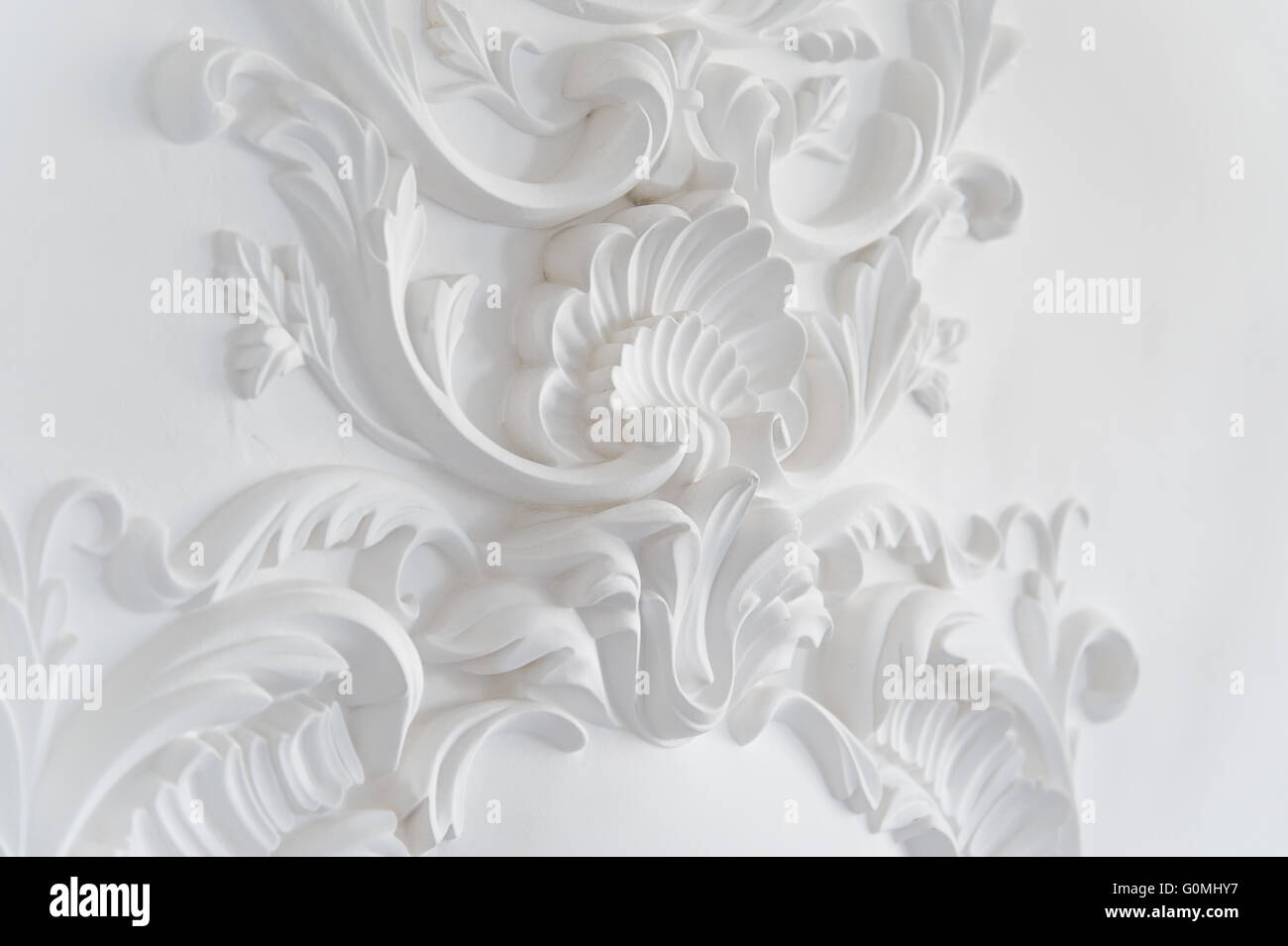 Luxury white wall design bas-relief with stucco mouldings roccoco ...