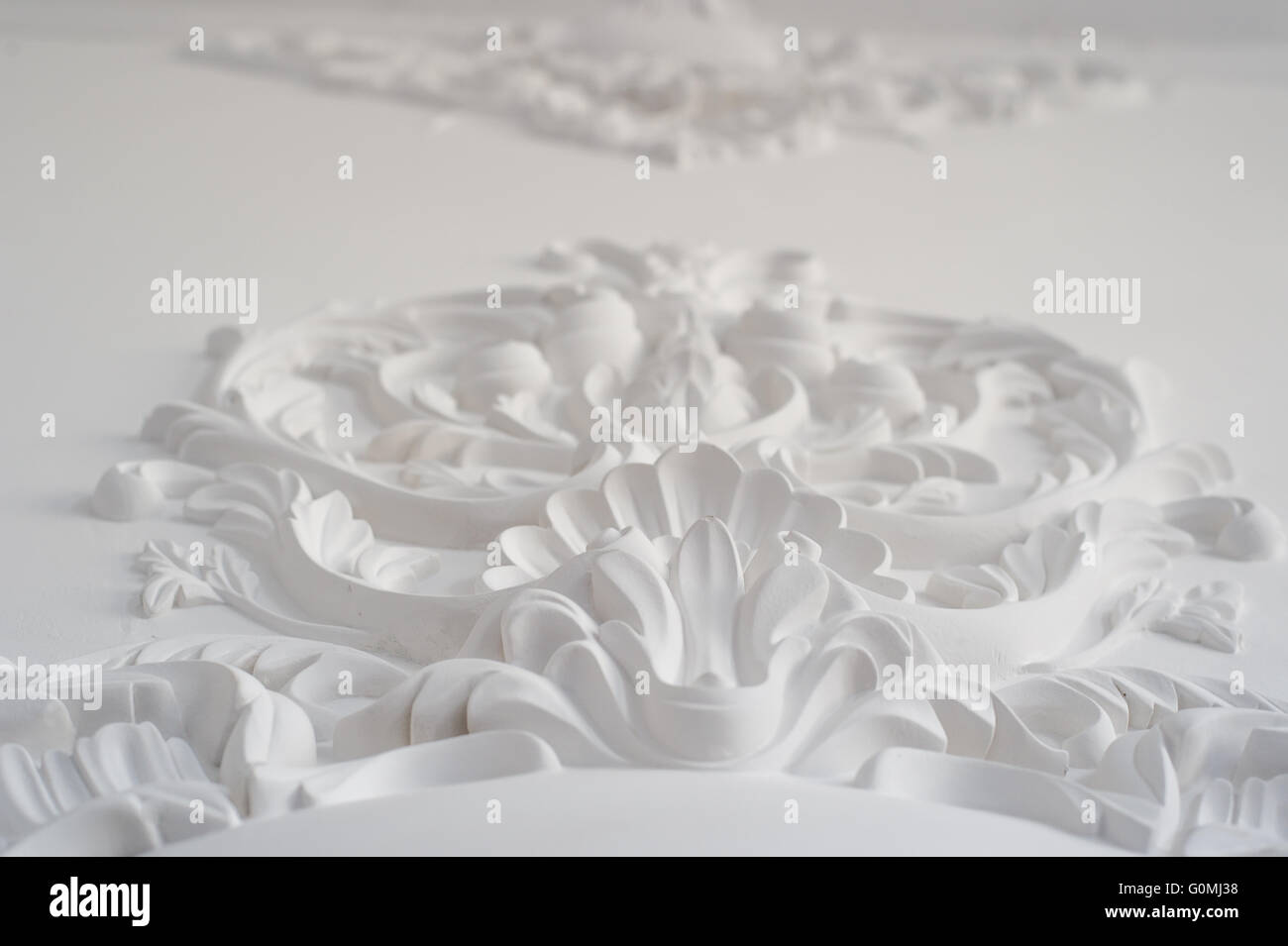 Luxury white wall design bas-relief with stucco mouldings roccoco ...