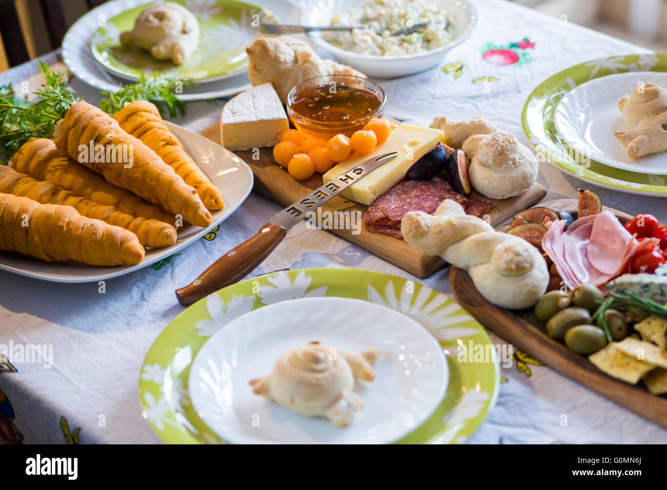 Traditional Romanian easter table Stock Photo - Alamy