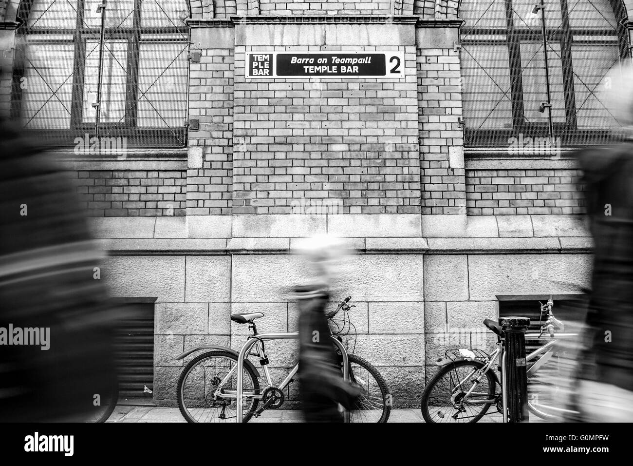 Temple Bar sign with the name of the street. Black and white Stock ...