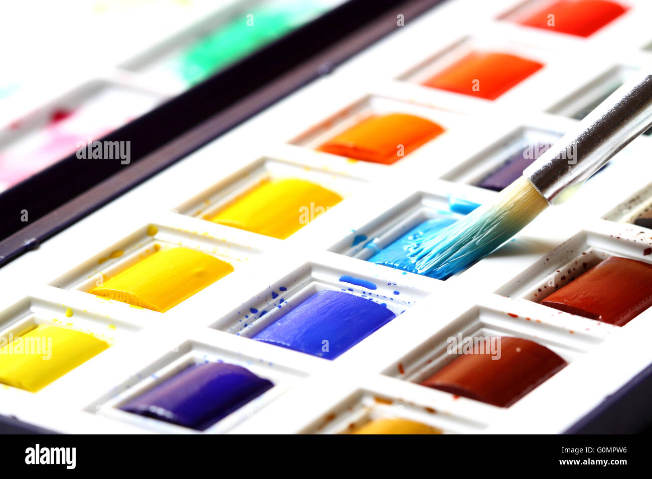 Mixing watercolor paints on a palette Stock Photo - Alamy