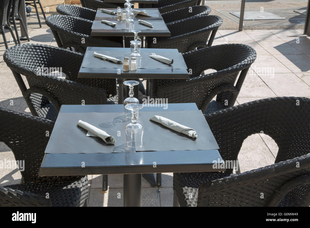 Cafe Restaurant Tables and Chairs on Street Stock Photo - Alamy
