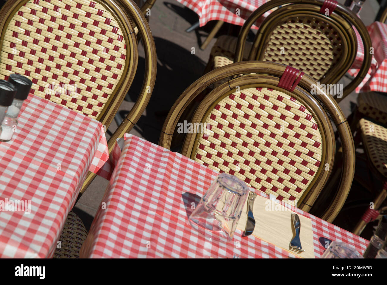 Cafe Restaurant Table and Chair on Street Stock Photo - Alamy