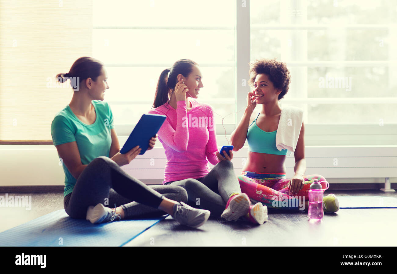 happy women listening to music in gym Stock Photo - Alamy