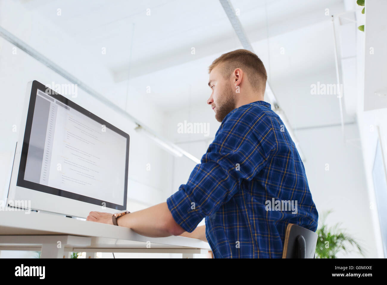 Computer monitor and code hi-res stock photography and images - Alamy