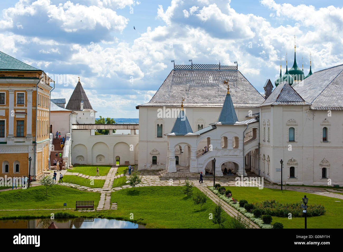 Rostov courtyard hi-res stock photography and images - Alamy
