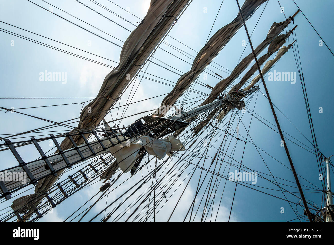 Tall sailing ship rigging patterns Stock Photo - Alamy