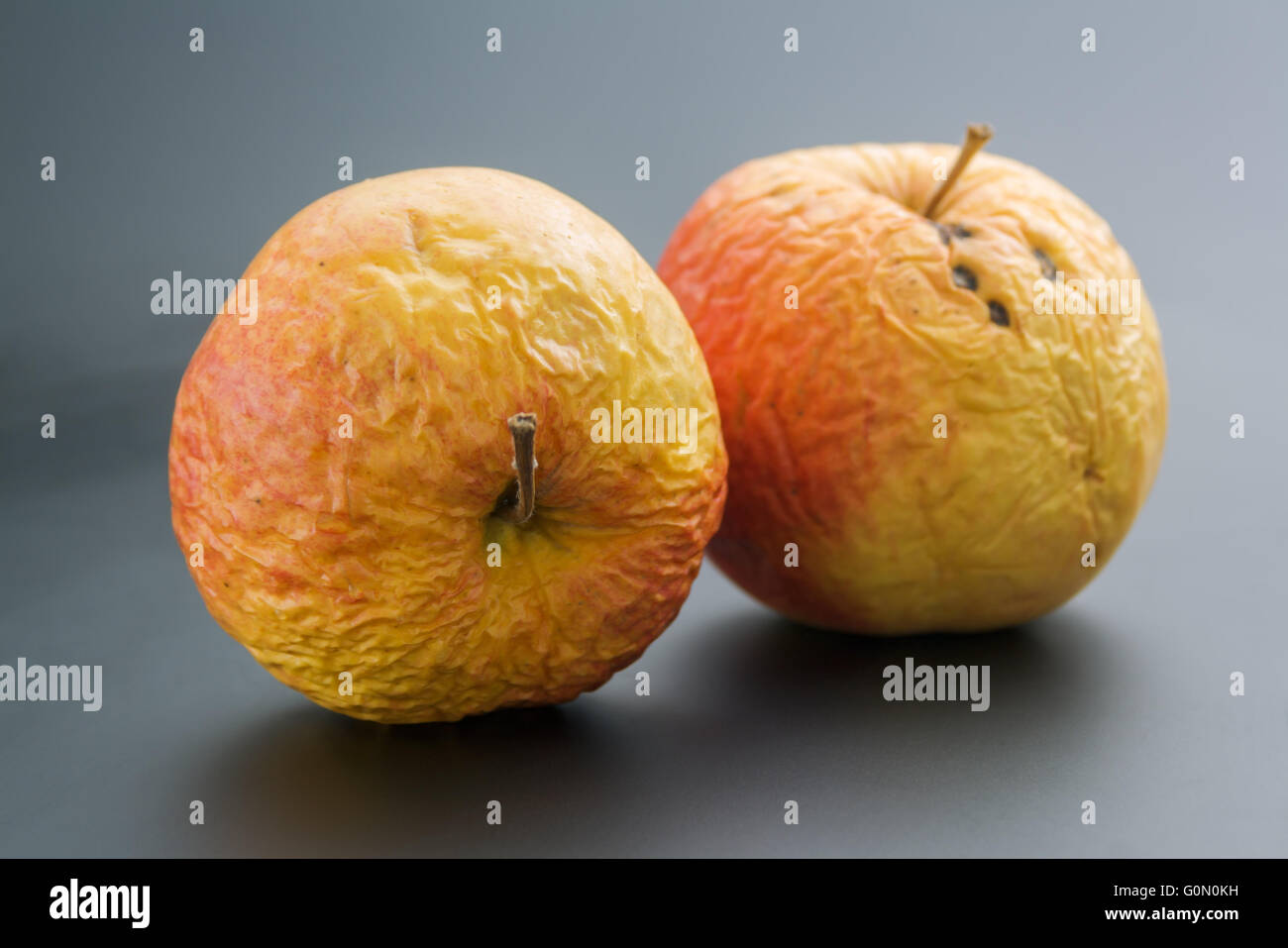 Old apples hi-res stock photography and images - Alamy