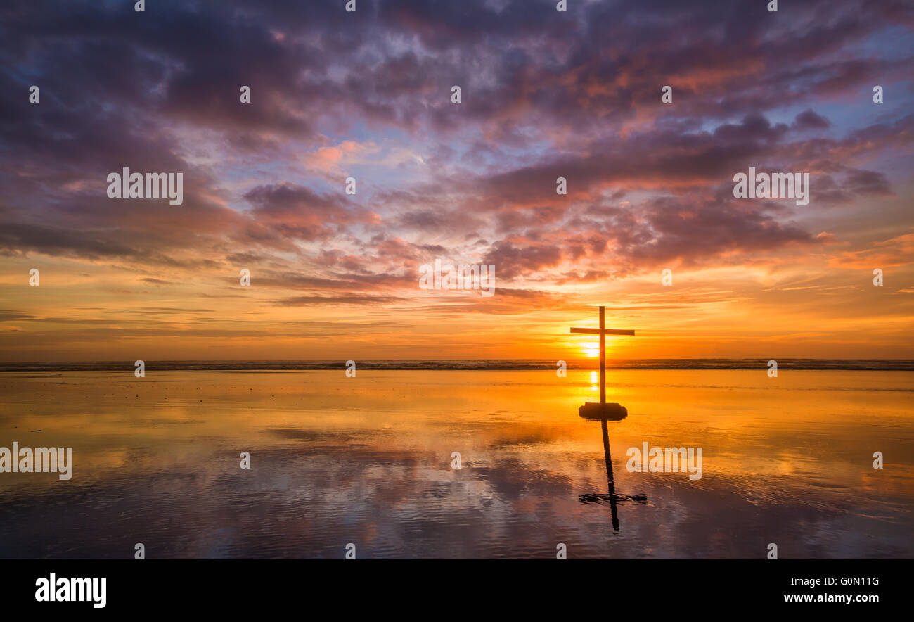 Cross on beach sunset wonderful hi-res stock photography and images - Alamy