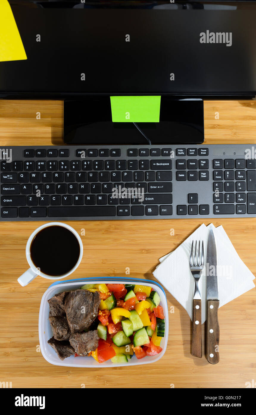 eating at workplace Stock Photo - Alamy