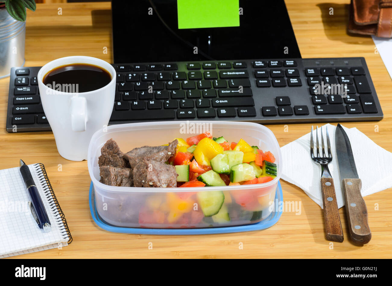 eating at workplace Stock Photo - Alamy