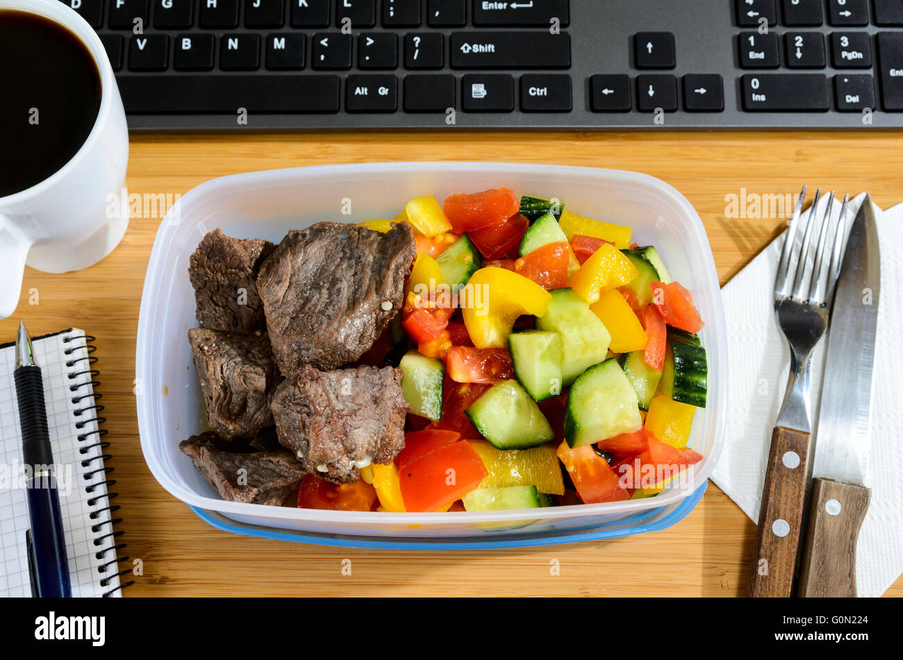 eating at workplace Stock Photo - Alamy