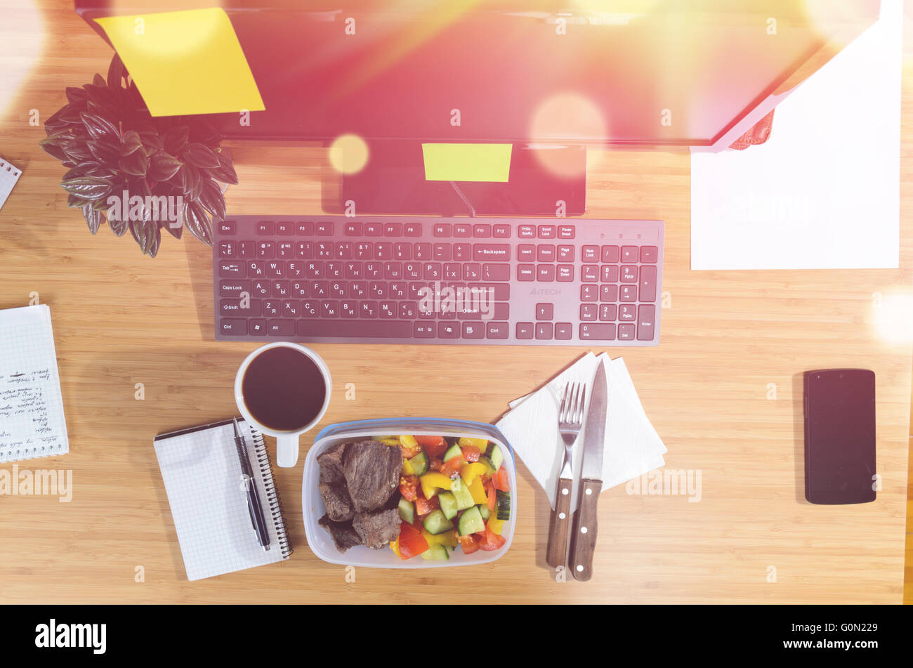 eating at workplace Stock Photo - Alamy