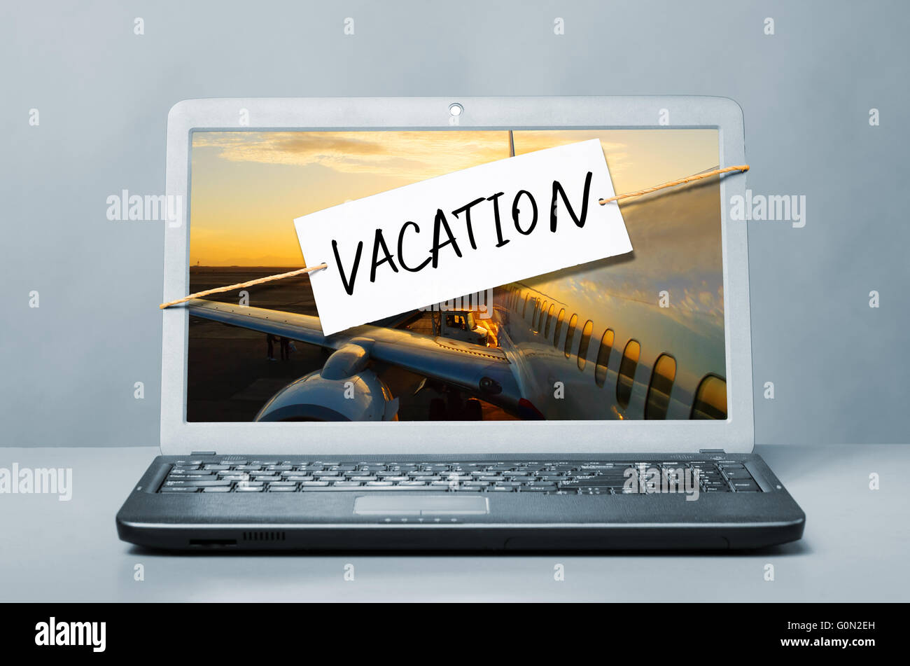 laptop with vacation note Stock Photo - Alamy