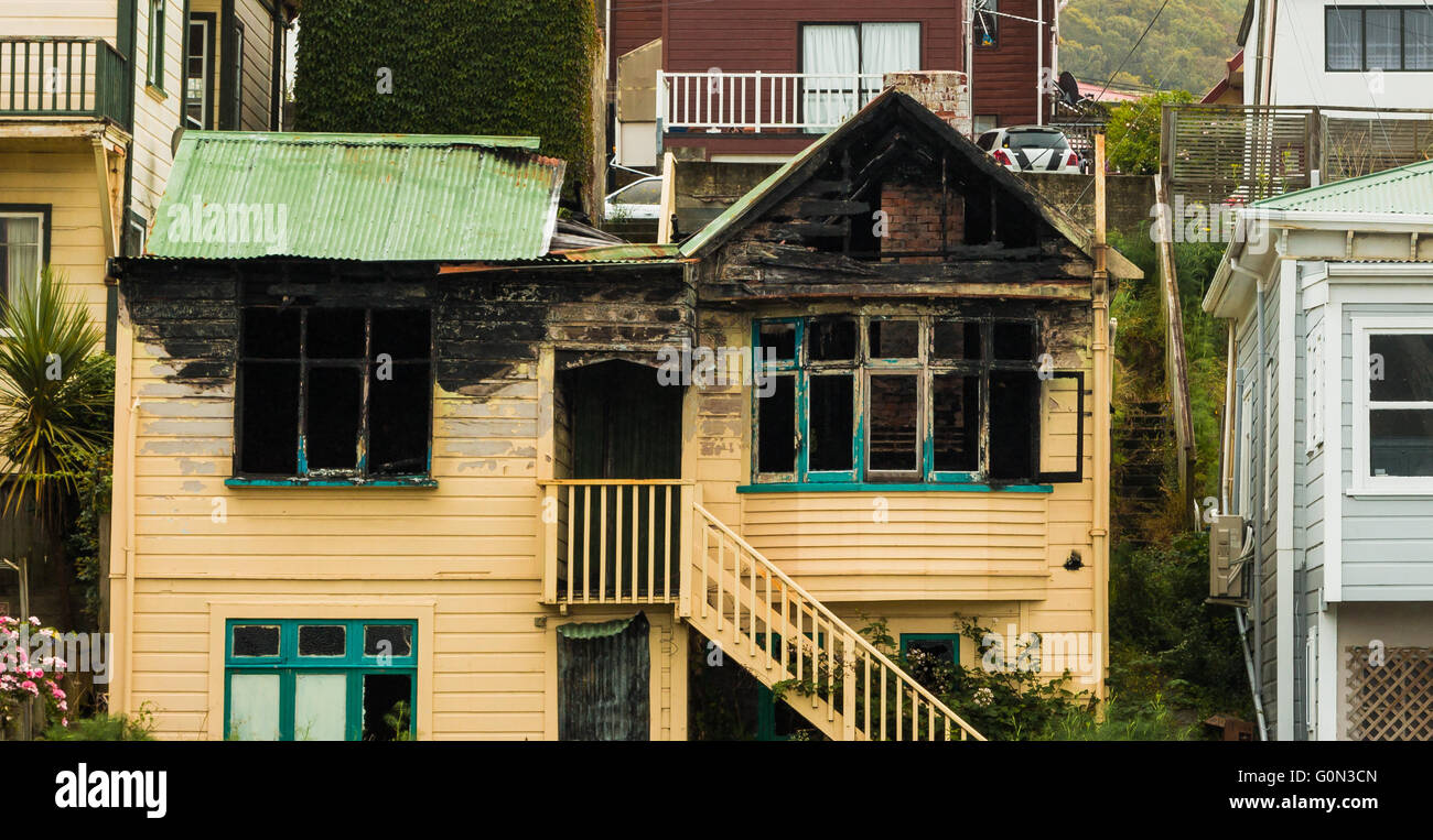 Old yellow house that has had a fire in it Stock Photo - Alamy