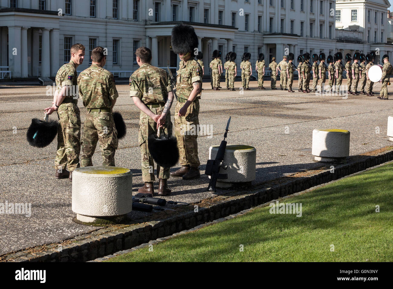 Wellington barracks st james hi-res stock photography and images - Alamy