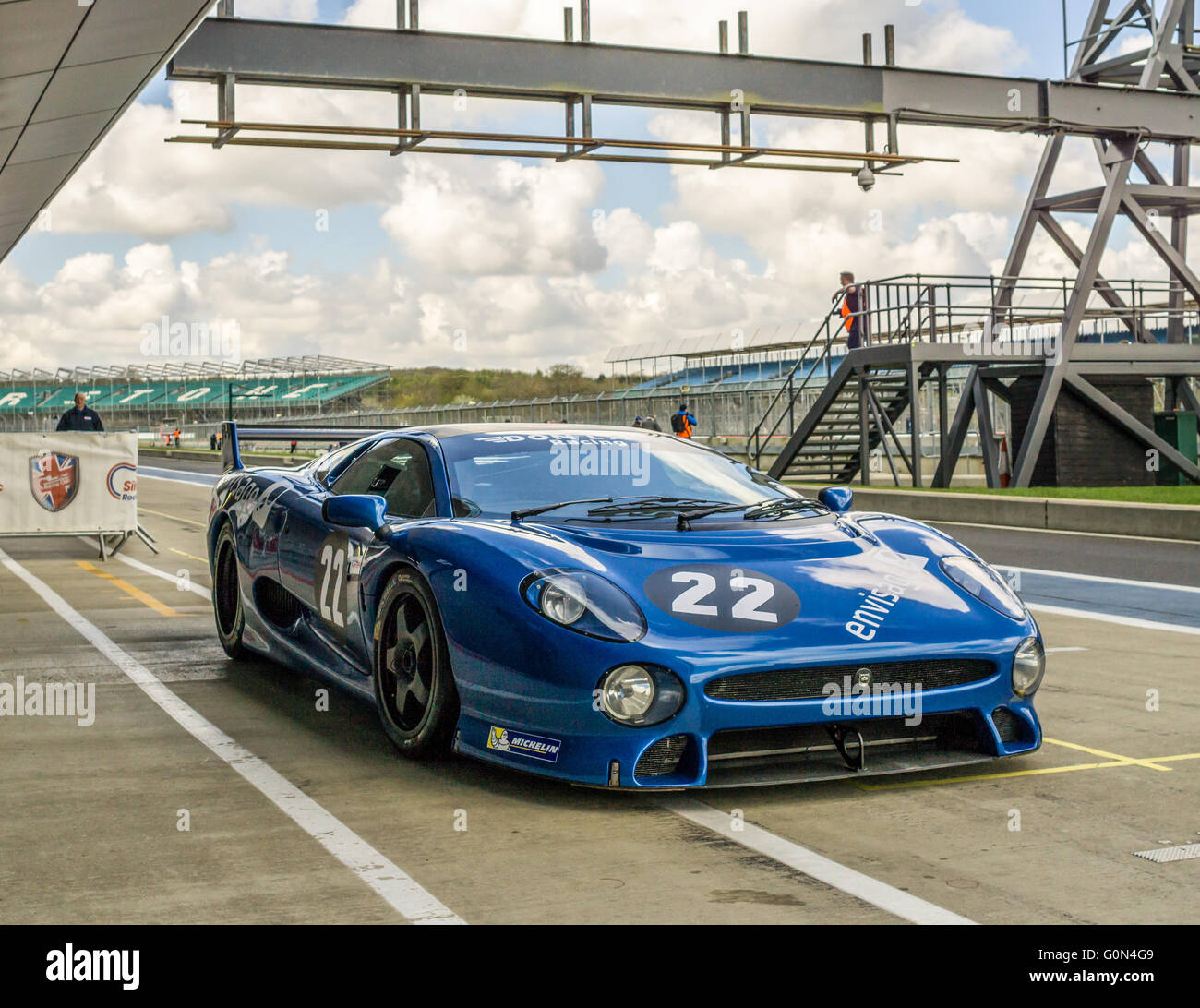 Silverstone Classic 2016 Testing. New WIng Pit lane Jaguar XJ220 Don ...
