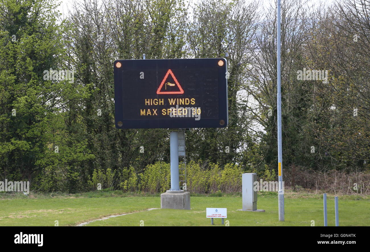 30 mph sign scotland hi-res stock photography and images - Alamy
