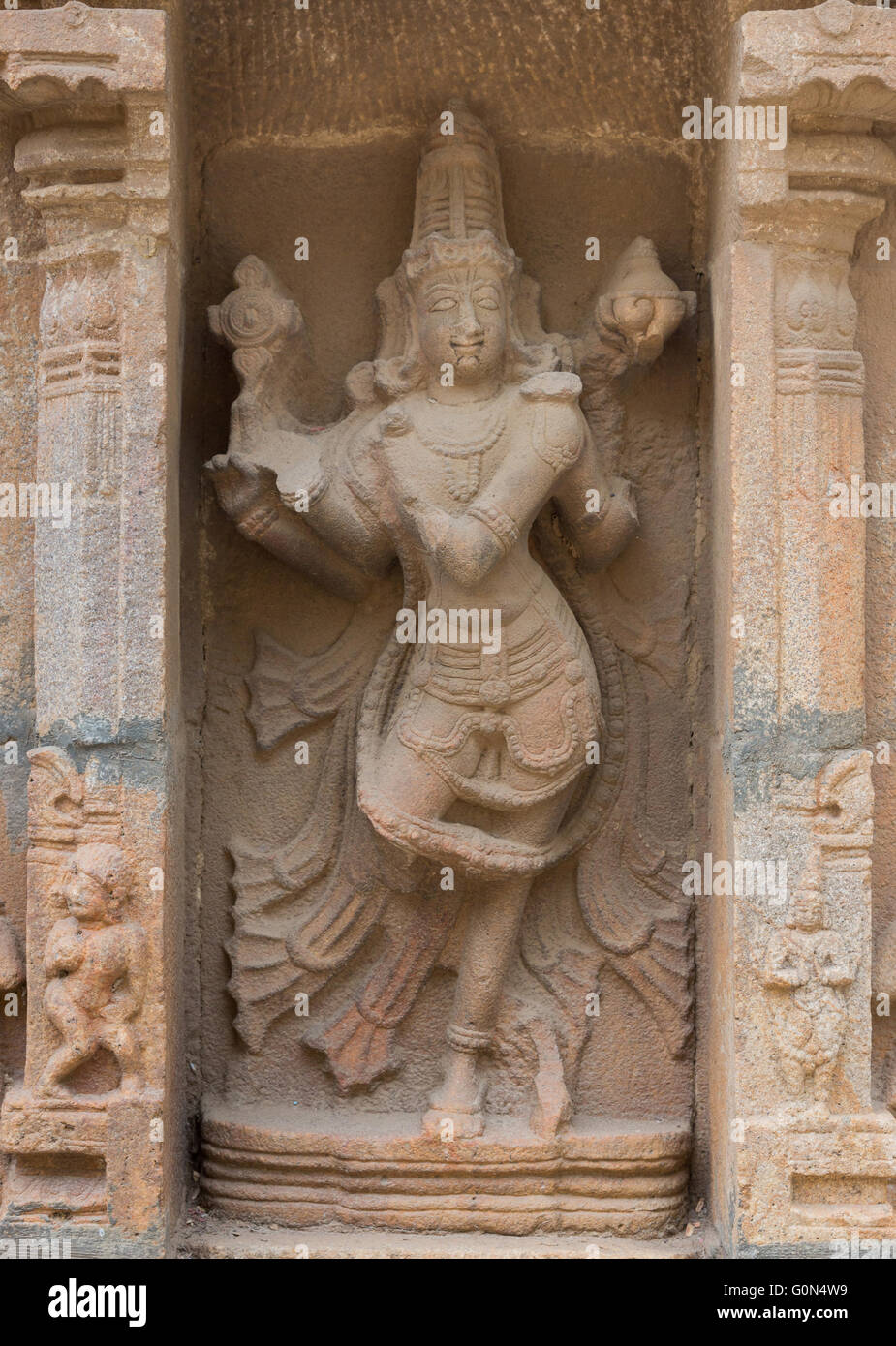 Statue of dancing Vishnu at Shirangam Temple Stock Photo - Alamy