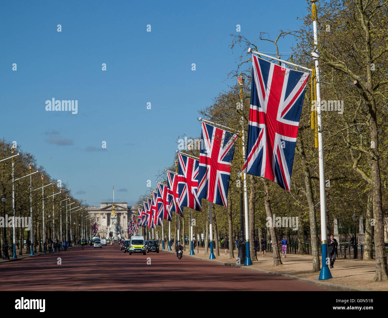 Union Jacks on The Mall following the 2016 London Marathon Stock Photo ...