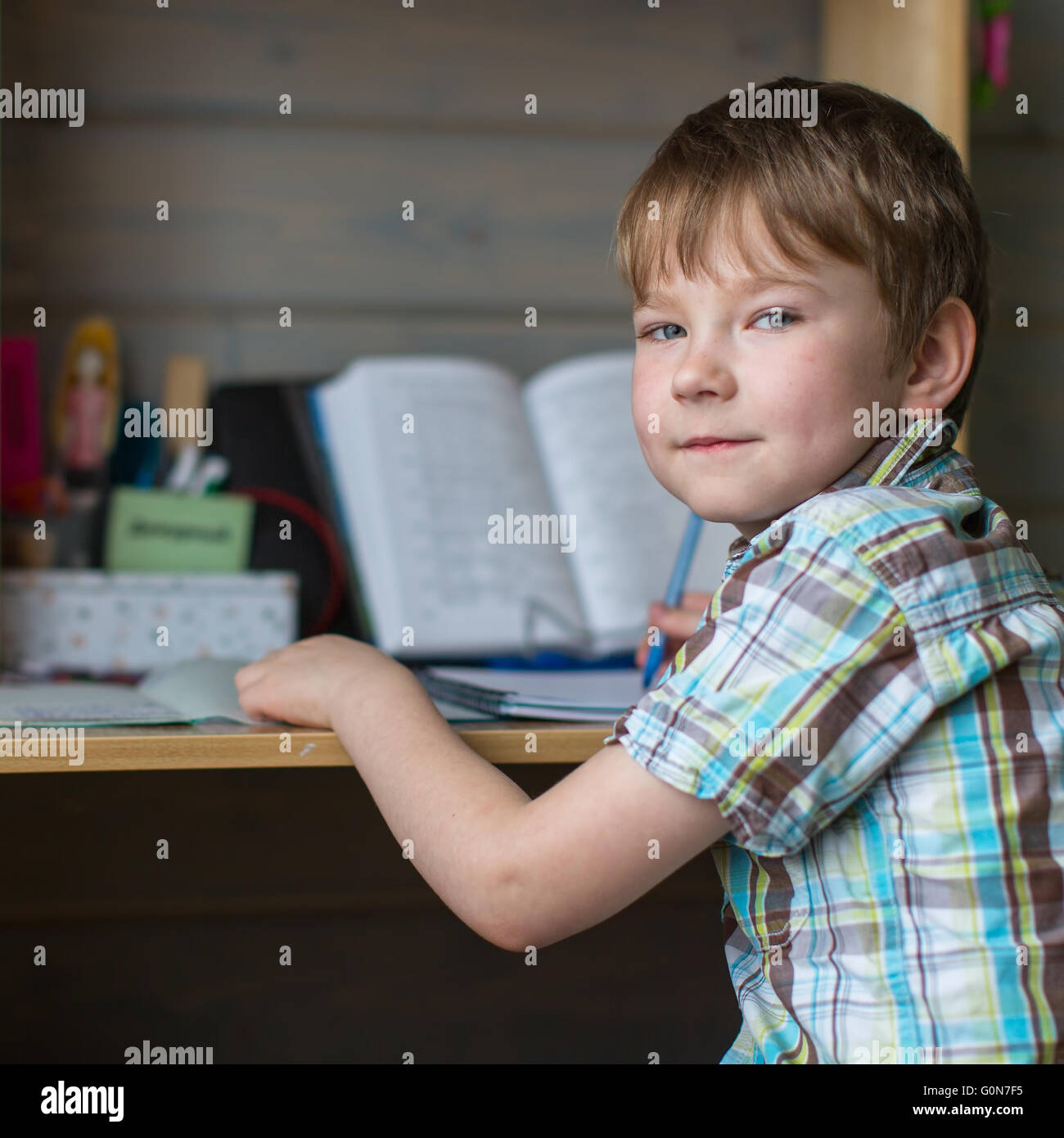 Hand doing homework hi-res stock photography and images - Alamy