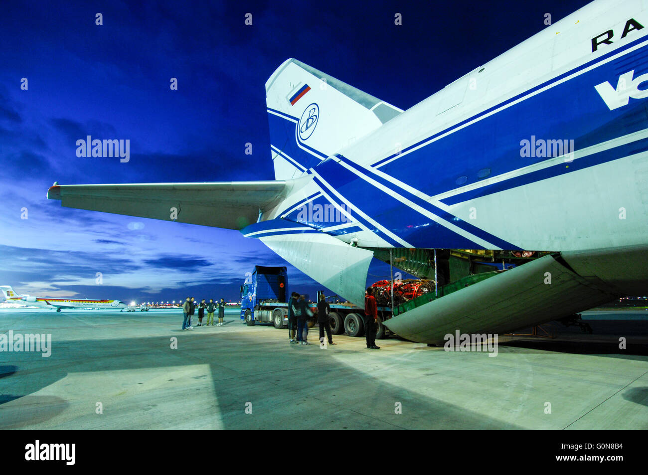 Heavy cargo airplane hi-res stock photography and images - Alamy