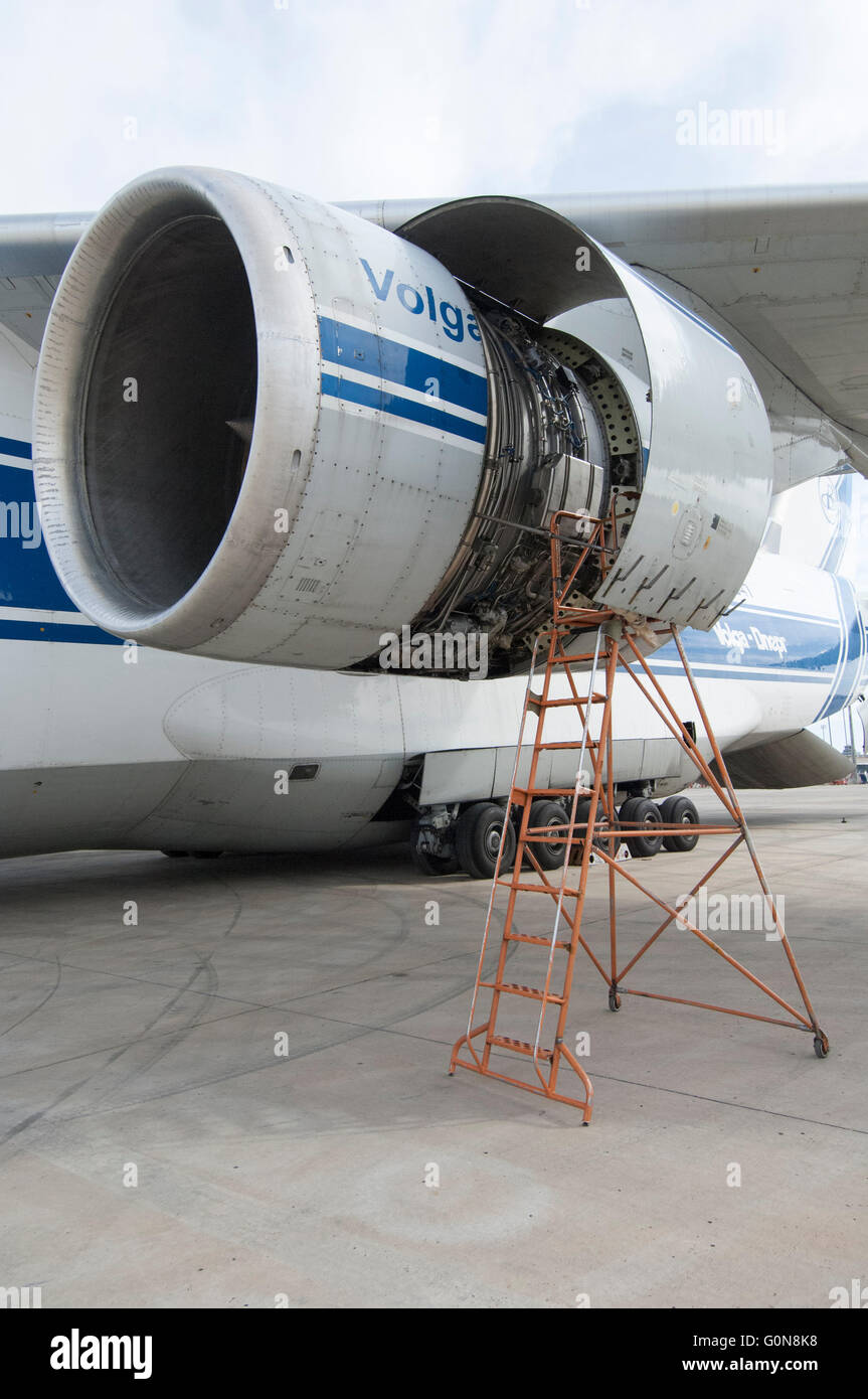 Volga-Dnepr Airlines, Antonov An-124-100 Commercial transport aircraft ...