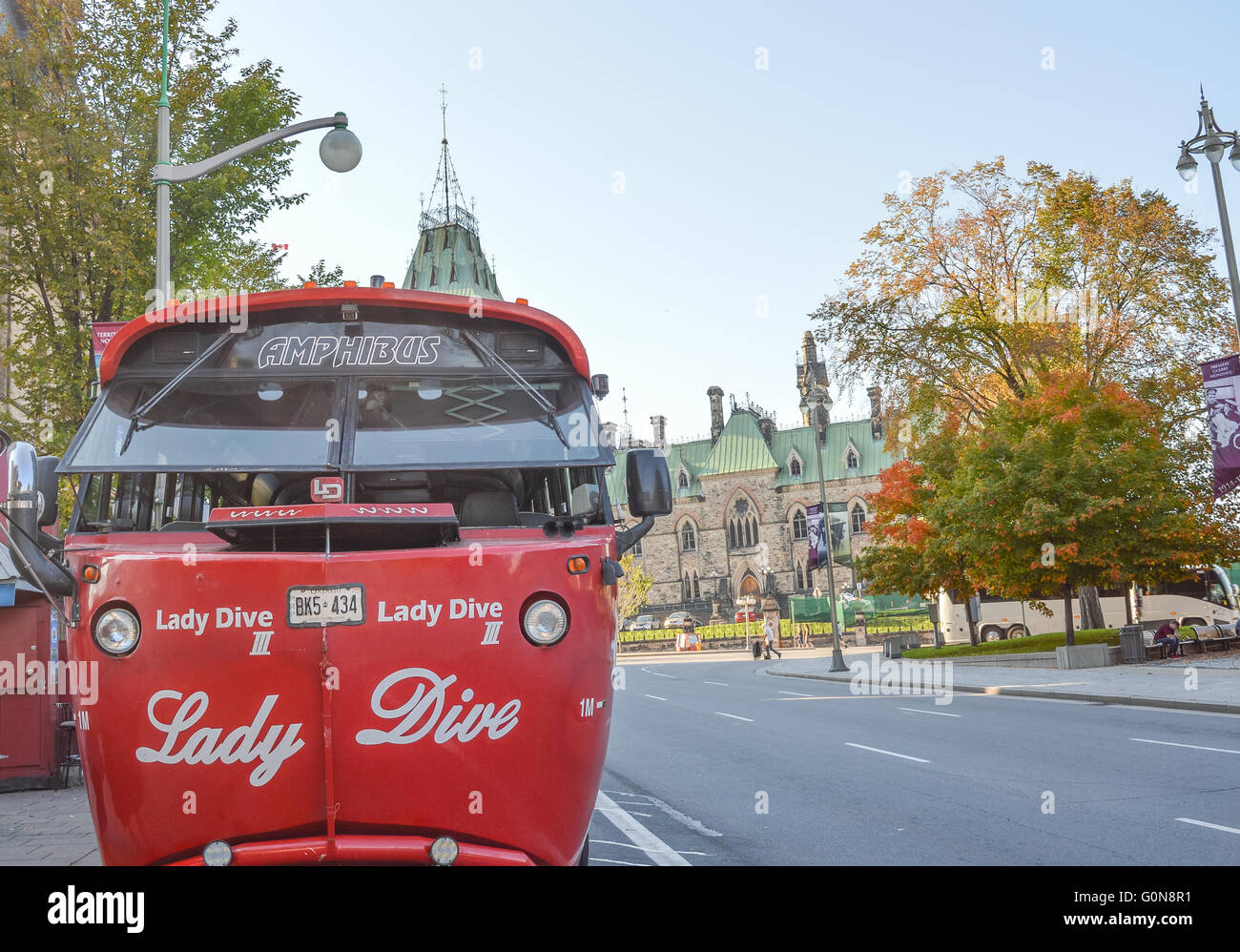 Amphibus bus hi-res stock photography and images - Alamy