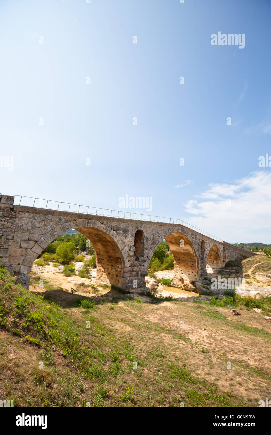 Ancient roman arch pont julien hi-res stock photography and images - Alamy